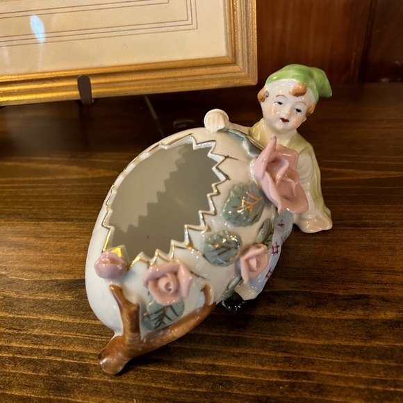 Vintage | Accents | Vintage Enesco Porcelain Egg Shaped Planter With ...